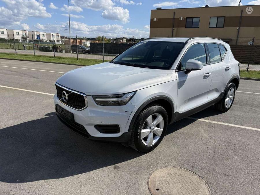 Pelēks Volvo XC40 2022 Kauņa, ar dzinēja tilpumu 1.48 L un nobraukumu 43 tūkst. km par 16700 €, foto 3 vietnē AUTOMOTO.COM.LV