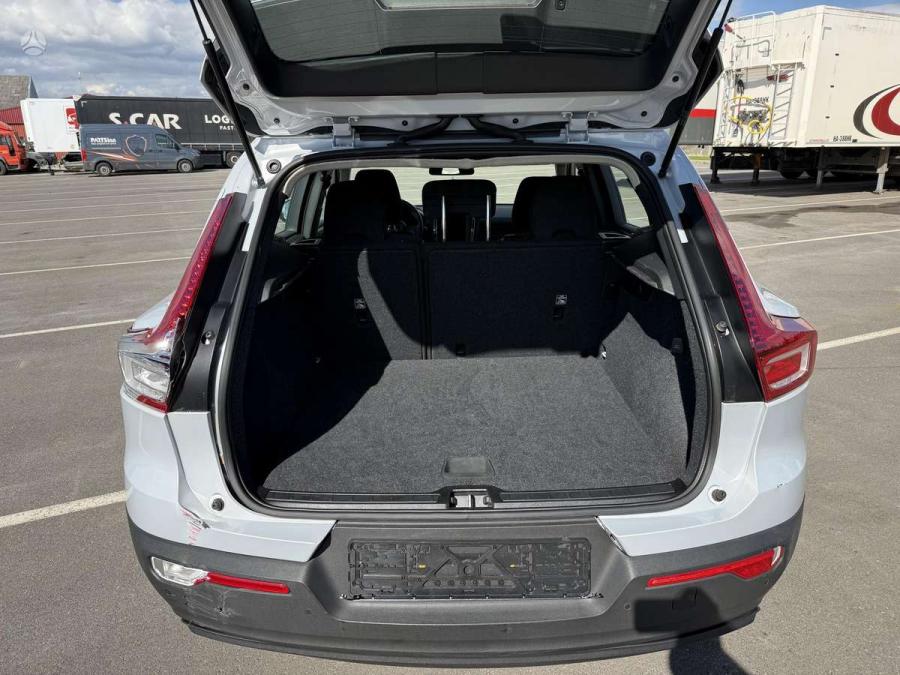 Pelēks Volvo XC40 2022 Kauņa, ar dzinēja tilpumu 1.48 L un nobraukumu 43 tūkst. km par 16700 €, foto 13 vietnē AUTOMOTO.COM.LV