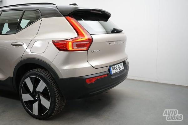 Pelēks Volvo XC40 2023 Kauņa, ar dzinēja tilpumu 0.00 L un nobraukumu 33 tūkst. km par 36186 €, foto 3 vietnē AUTOMOTO.COM.LV