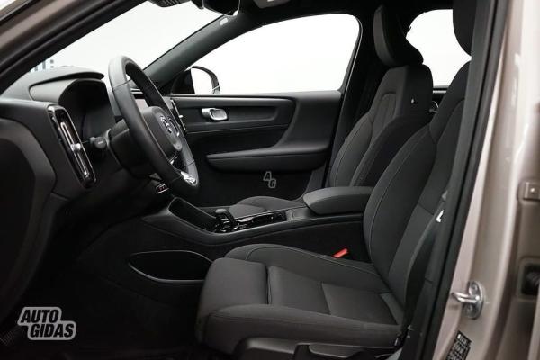 Pelēks Volvo XC40 2023 Kauņa, ar dzinēja tilpumu 0.00 L un nobraukumu 33 tūkst. km par 36186 €, foto 5 vietnē AUTOMOTO.COM.LV