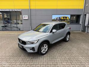 Pelēks Volvo XC40 2023 Kauņa, ar dzinēja tilpumu 1.50 L un nobraukumu 29 tūkst. km par 32690 €, foto  vietnē AUTOMOTO.COM.LV