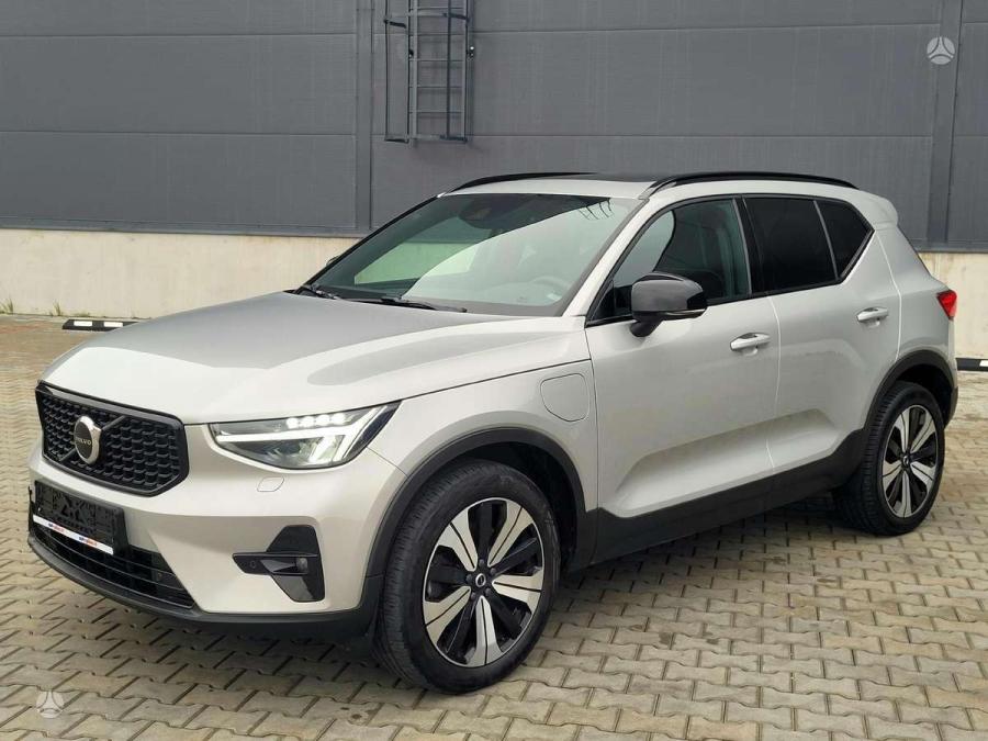 Pelēks Volvo XC40 2023 Šauļi, ar dzinēja tilpumu 1.48 L un nobraukumu 161 tūkst. km par 27300 €, foto 2 vietnē AUTOMOTO.COM.LV