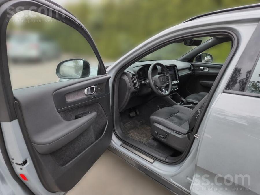Pelēks Volvo XC40 2023 Rīga, ar dzinēja tilpumu 2.00 L un nobraukumu 40 tūkst. km par 33500 €, foto 3 vietnē AUTOMOTO.COM.LV