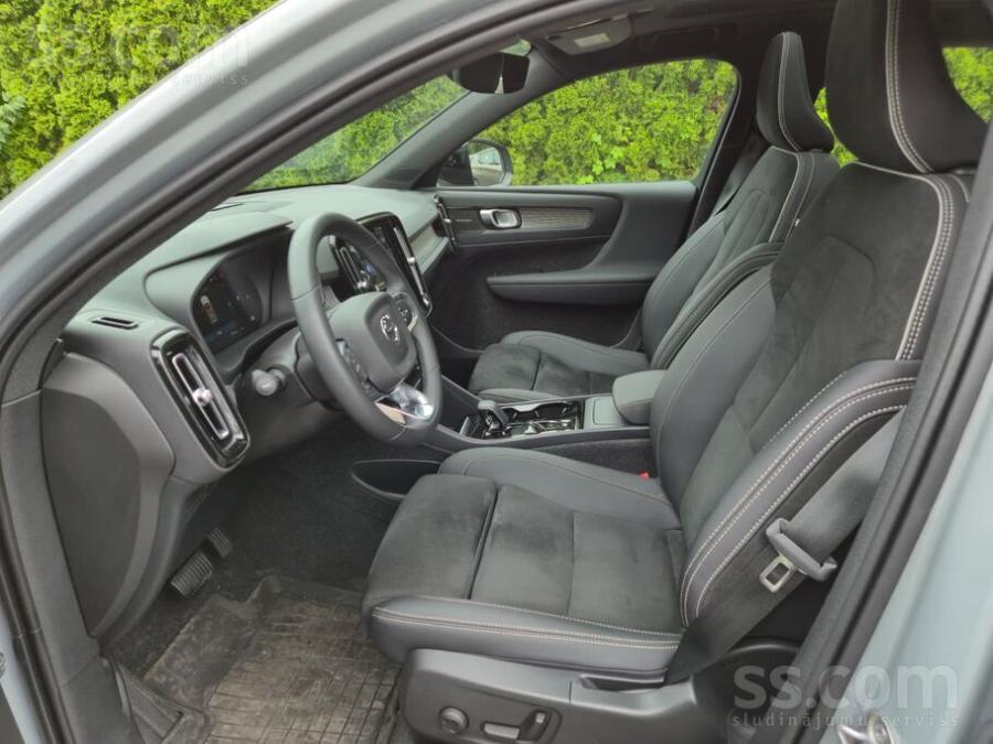 Pelēks Volvo XC40 2023 Rīga, ar dzinēja tilpumu 2.00 L un nobraukumu 40 tūkst. km par 33500 €, foto 10 vietnē AUTOMOTO.COM.LV