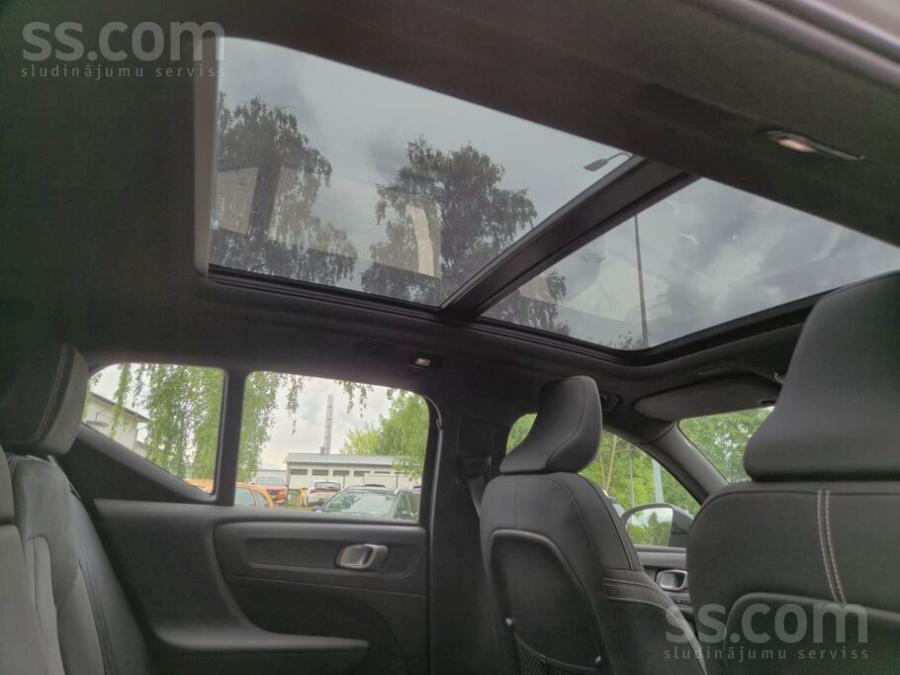 Pelēks Volvo XC40 2023 Rīga, ar dzinēja tilpumu 2.00 L un nobraukumu 40 tūkst. km par 33500 €, foto 12 vietnē AUTOMOTO.COM.LV