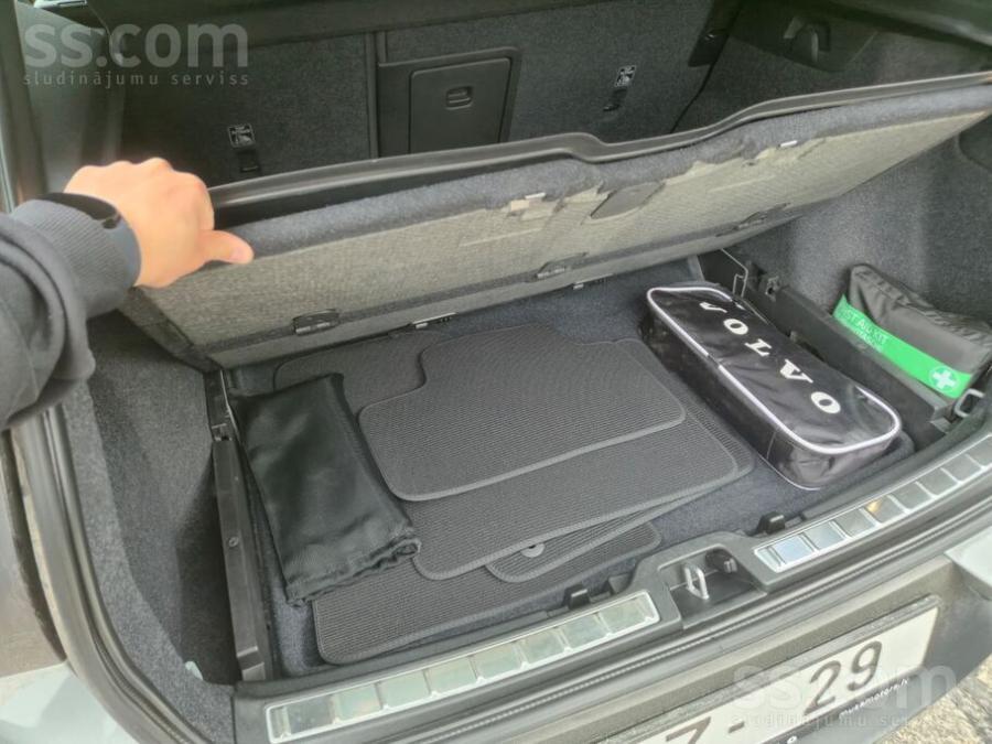Pelēks Volvo XC40 2023 Rīga, ar dzinēja tilpumu 2.00 L un nobraukumu 40 tūkst. km par 33500 €, foto 13 vietnē AUTOMOTO.COM.LV
