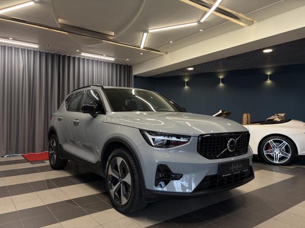 Grey Volvo XC40 2023 in Riga, with an engine capacity of 2.00 L and mileage of 40 thousand km for 33950 €, photo 2 on AUTOMOTO.COM.LV