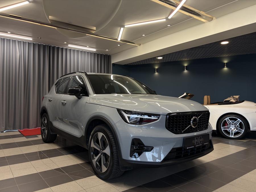 Pelēks Volvo XC40 2023 Rīga, ar dzinēja tilpumu 2.00 L un nobraukumu 40 tūkst. km par 33950 €, foto 3 vietnē AUTOMOTO.COM.LV