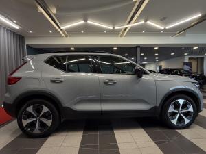 Pelēks Volvo XC40 2023 Rīga, ar dzinēja tilpumu 2.00 L un nobraukumu 40 tūkst. km par 33950 €, foto 4 vietnē AUTOMOTO.COM.LV