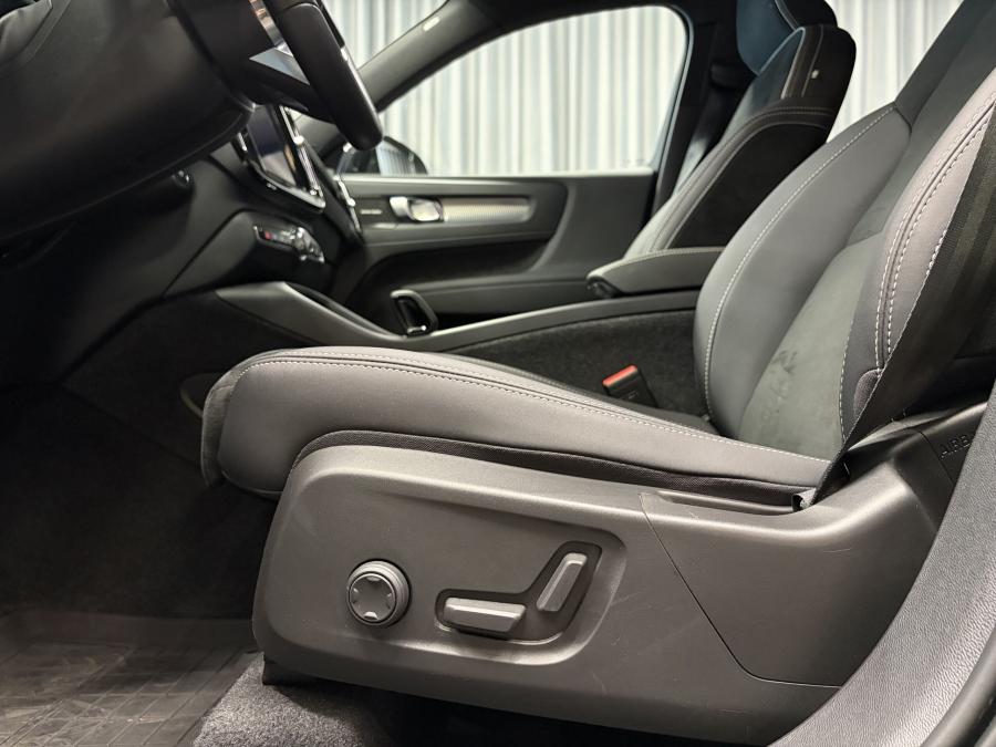 Pelēks Volvo XC40 2023 Rīga, ar dzinēja tilpumu 2.00 L un nobraukumu 40 tūkst. km par 33950 €, foto 8 vietnē AUTOMOTO.COM.LV