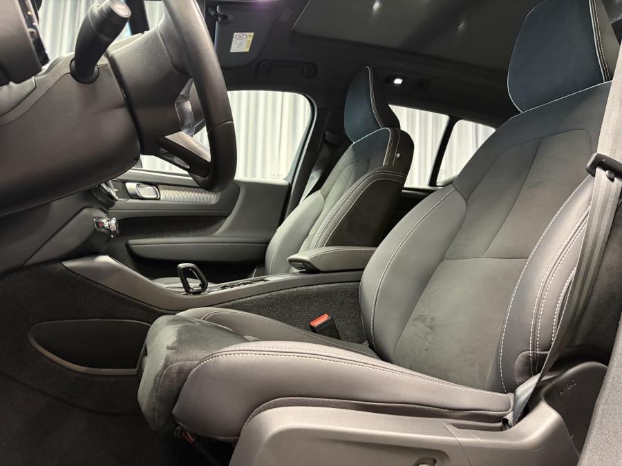 Pelēks Volvo XC40 2023 Rīga, ar dzinēja tilpumu 2.00 L un nobraukumu 40 tūkst. km par 33950 €, foto 9 vietnē AUTOMOTO.COM.LV