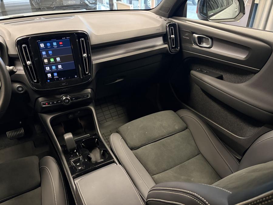 Pelēks Volvo XC40 2023 Rīga, ar dzinēja tilpumu 2.00 L un nobraukumu 40 tūkst. km par 33950 €, foto 12 vietnē AUTOMOTO.COM.LV