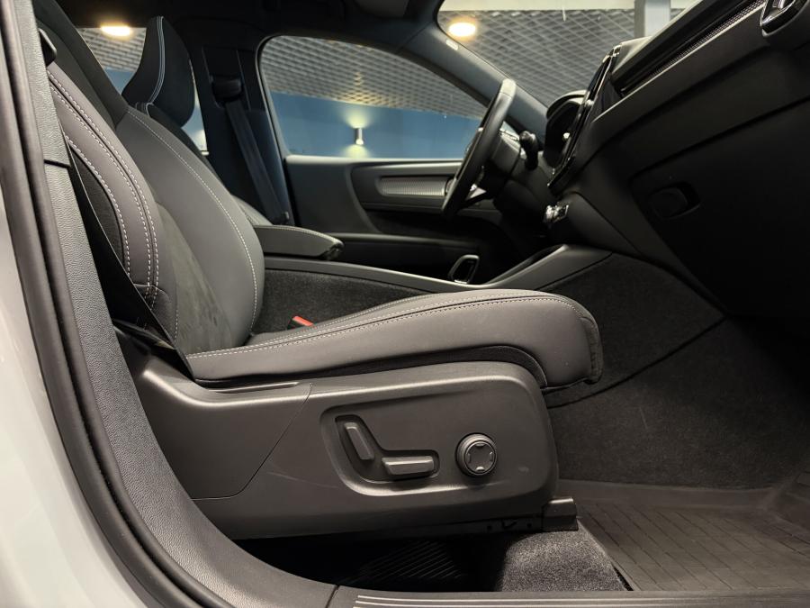 Pelēks Volvo XC40 2023 Rīga, ar dzinēja tilpumu 2.00 L un nobraukumu 40 tūkst. km par 33950 €, foto 15 vietnē AUTOMOTO.COM.LV