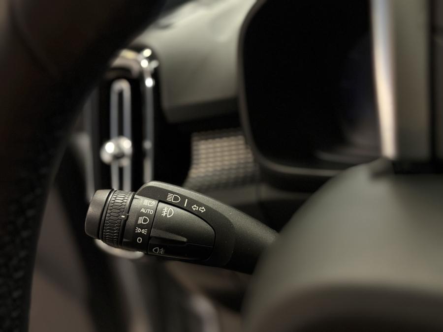 Pelēks Volvo XC40 2023 Rīga, ar dzinēja tilpumu 2.00 L un nobraukumu 40 tūkst. km par 33950 €, foto 20 vietnē AUTOMOTO.COM.LV