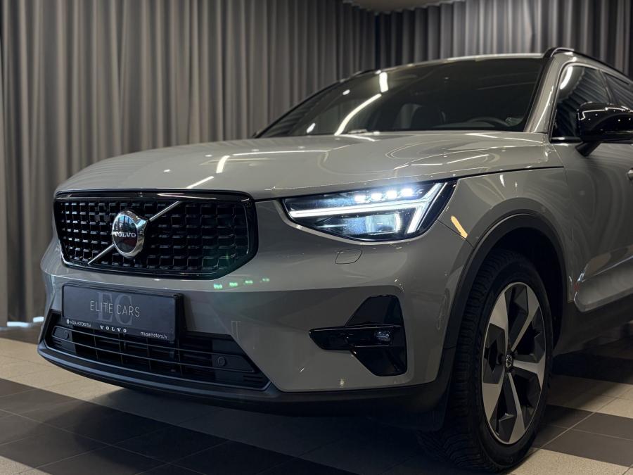 Pelēks Volvo XC40 2023 Rīga, ar dzinēja tilpumu 2.00 L un nobraukumu 40 tūkst. km par 33950 €, foto 32 vietnē AUTOMOTO.COM.LV