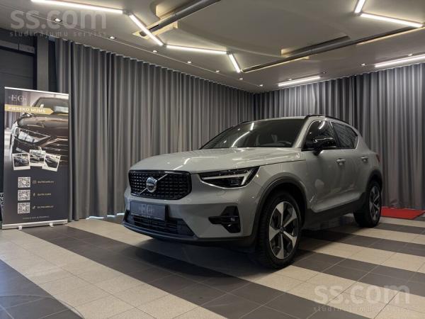 Pelēks Volvo XC40 2023 Rīga, ar dzinēja tilpumu 2.00 L un nobraukumu 40 tūkst. km par 33950 €, foto 1 vietnē AUTOMOTO.COM.LV