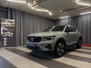 Серый Вольво XC40 2023 в Рига, объемом двигателя 2.00 л и пробегом 40 тыс. км за 33950 €, фото  на AUTOMOTO.COM.LV