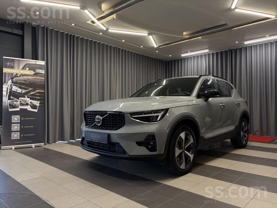Grey Volvo XC40 2023 in Riga, with an engine capacity of 2.00 L and mileage of 40 thousand km for 33950 €, photo 1 on AUTOMOTO.COM.LV