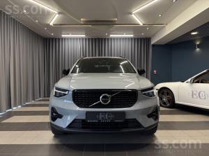 Grey Volvo XC40 2023 in Riga, with an engine capacity of 2.00 L and mileage of 40 thousand km for 33950 €, photo 3 on AUTOMOTO.COM.LV