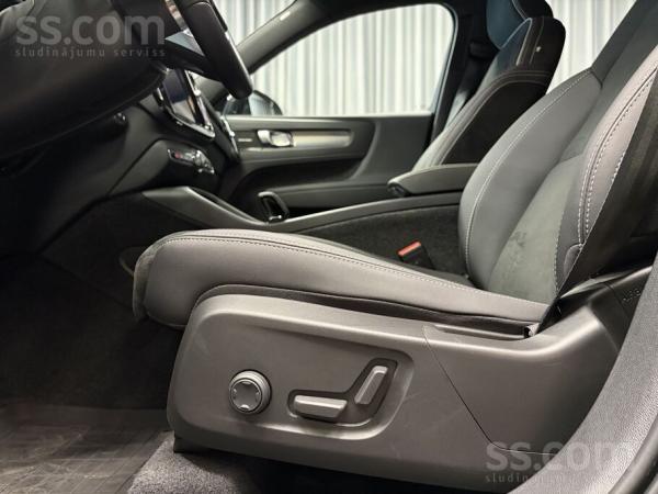 Pelēks Volvo XC40 2023 Rīga, ar dzinēja tilpumu 2.00 L un nobraukumu 40 tūkst. km par 33950 €, foto 8 vietnē AUTOMOTO.COM.LV