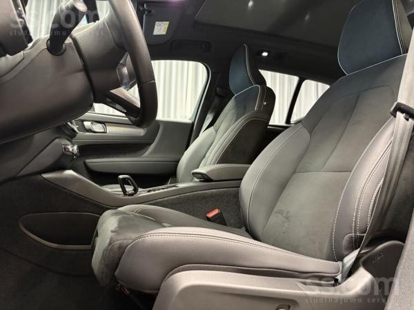 Pelēks Volvo XC40 2023 Rīga, ar dzinēja tilpumu 2.00 L un nobraukumu 40 tūkst. km par 33950 €, foto 9 vietnē AUTOMOTO.COM.LV