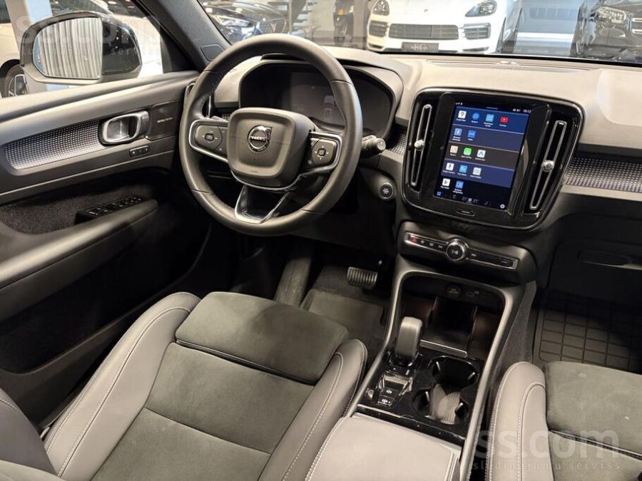 Grey Volvo XC40 2023 in Riga, with an engine capacity of 2.00 L and mileage of 40 thousand km for 33950 €, photo 11 on AUTOMOTO.COM.LV