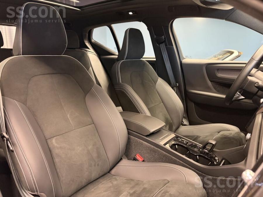 Grey Volvo XC40 2023 in Riga, with an engine capacity of 2.00 L and mileage of 40 thousand km for 33950 €, photo 15 on AUTOMOTO.COM.LV