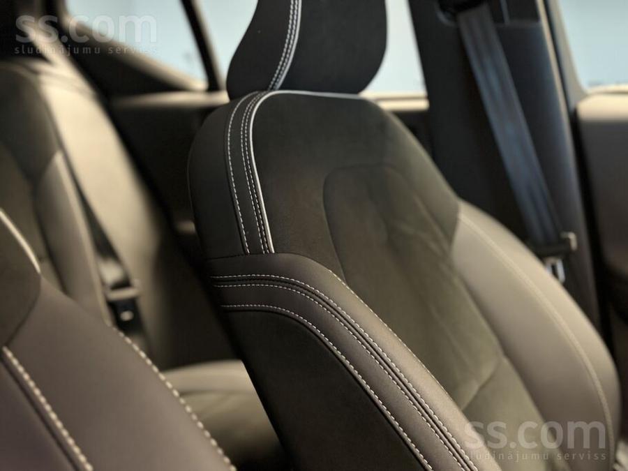 Grey Volvo XC40 2023 in Riga, with an engine capacity of 2.00 L and mileage of 40 thousand km for 33950 €, photo 17 on AUTOMOTO.COM.LV