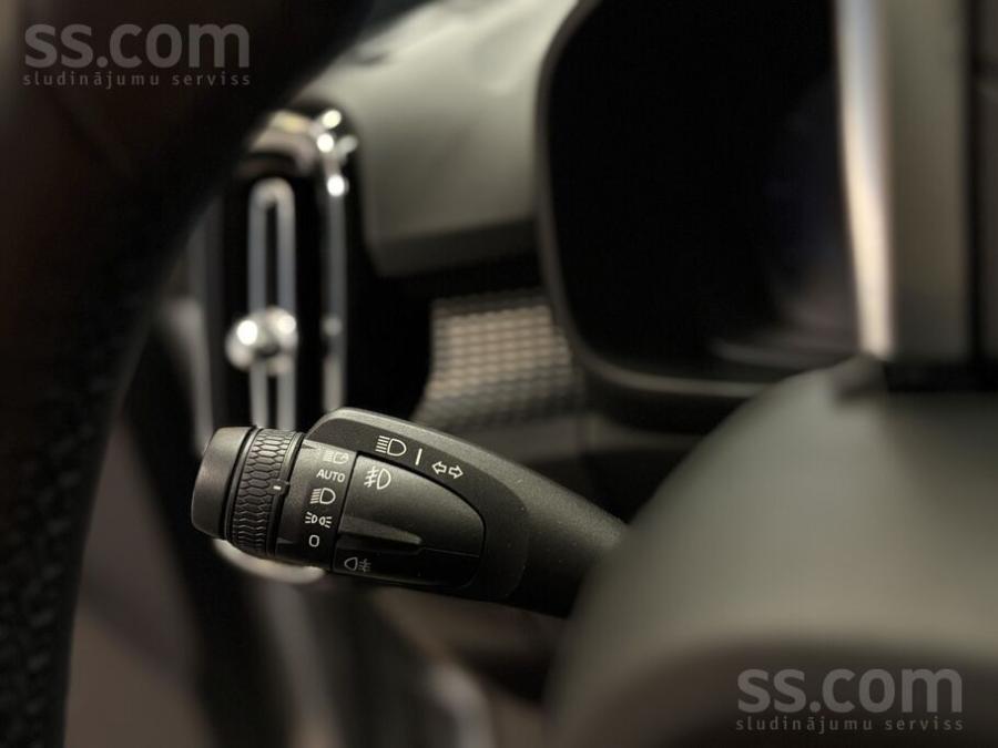 Grey Volvo XC40 2023 in Riga, with an engine capacity of 2.00 L and mileage of 40 thousand km for 33950 €, photo 21 on AUTOMOTO.COM.LV