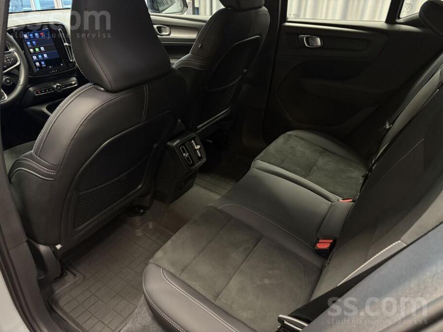 Grey Volvo XC40 2023 in Riga, with an engine capacity of 2.00 L and mileage of 40 thousand km for 33950 €, photo 29 on AUTOMOTO.COM.LV