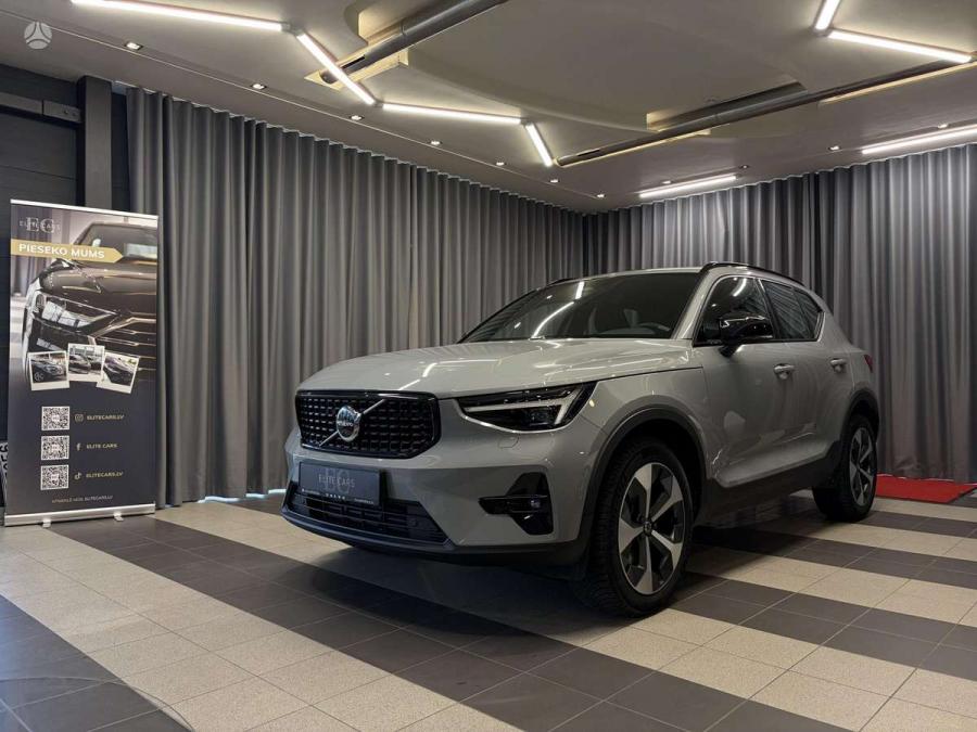 Серый Вольво XC40 2023 в Рига, объемом двигателя 1.97 л и пробегом 40 тыс. км за 33950 €, фото 1 на AUTOMOTO.COM.LV