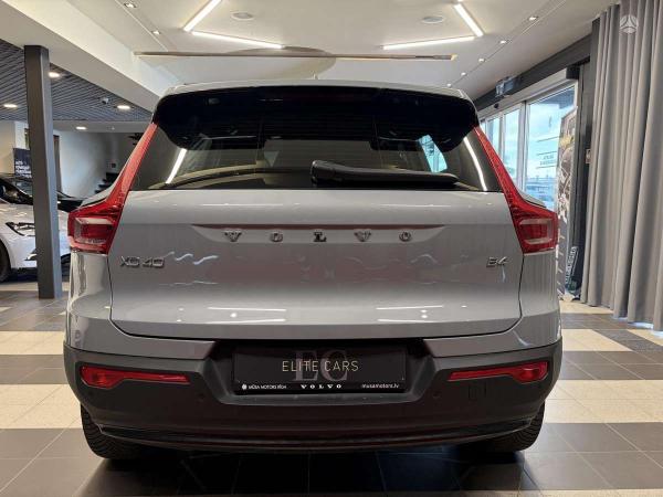 Серый Вольво XC40 2023 в Рига, объемом двигателя 1.97 л и пробегом 40 тыс. км за 33950 €, фото 6 на AUTOMOTO.COM.LV