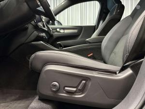 Серый Вольво XC40 2023 в Рига, объемом двигателя 1.97 л и пробегом 40 тыс. км за 33950 €, фото 8 на AUTOMOTO.COM.LV