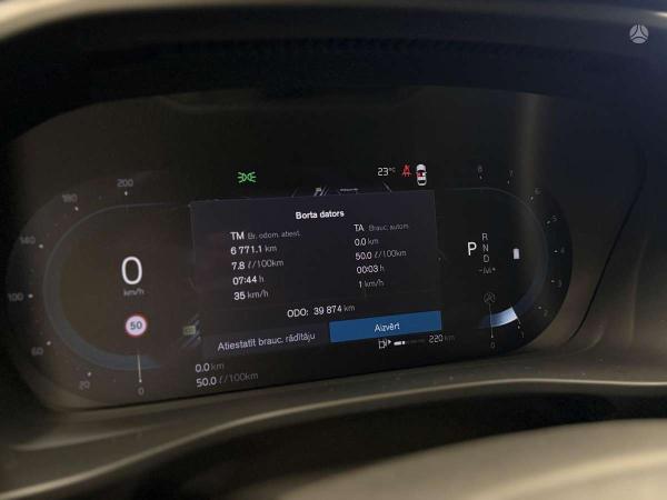 Серый Вольво XC40 2023 в Рига, объемом двигателя 1.97 л и пробегом 40 тыс. км за 33950 €, фото 10 на AUTOMOTO.COM.LV