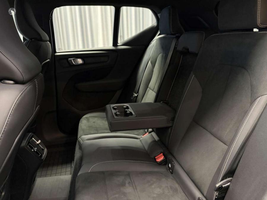Серый Вольво XC40 2023 в Рига, объемом двигателя 1.97 л и пробегом 40 тыс. км за 33950 €, фото 20 на AUTOMOTO.COM.LV