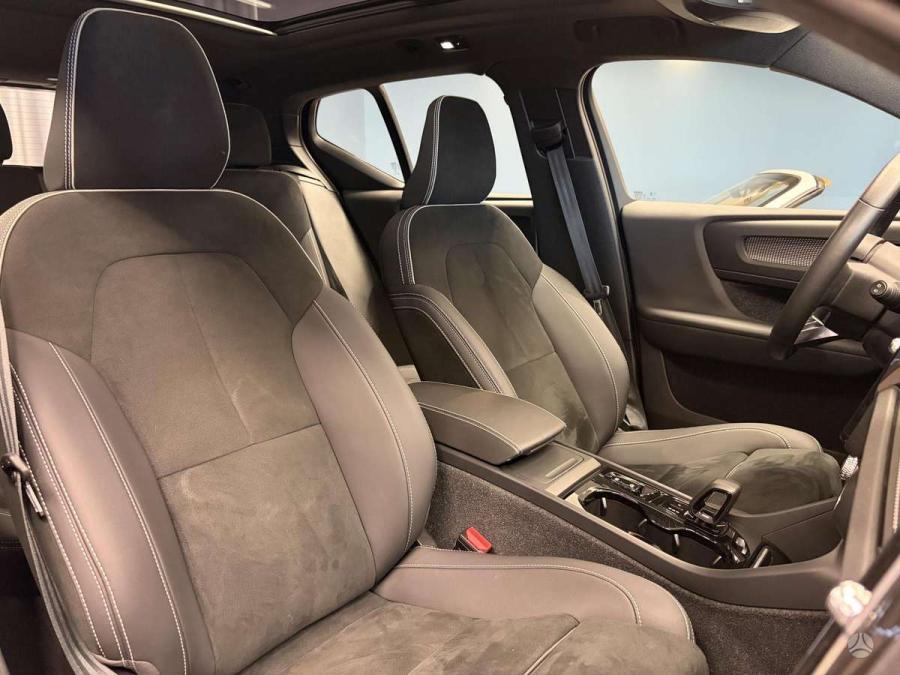 Серый Вольво XC40 2023 в Рига, объемом двигателя 1.97 л и пробегом 40 тыс. км за 33950 €, фото 28 на AUTOMOTO.COM.LV