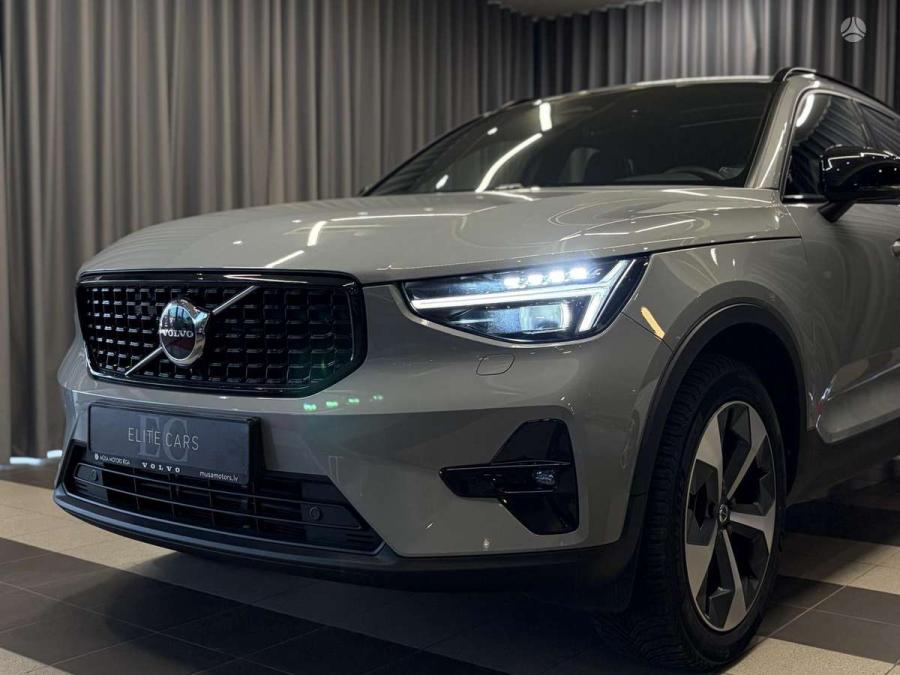 Серый Вольво XC40 2023 в Рига, объемом двигателя 1.97 л и пробегом 40 тыс. км за 33950 €, фото 32 на AUTOMOTO.COM.LV