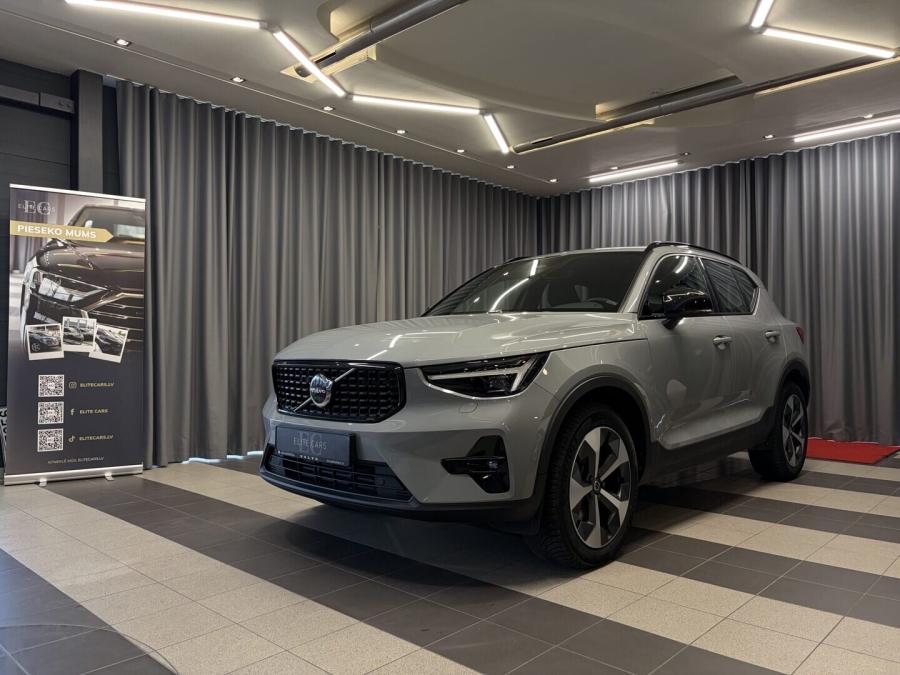 Grey Volvo XC40 2023 in Marupe, with an engine capacity of 2.00 L and mileage of 40 thousand km for 33950 €, photo 1 on AUTOMOTO.COM.LV