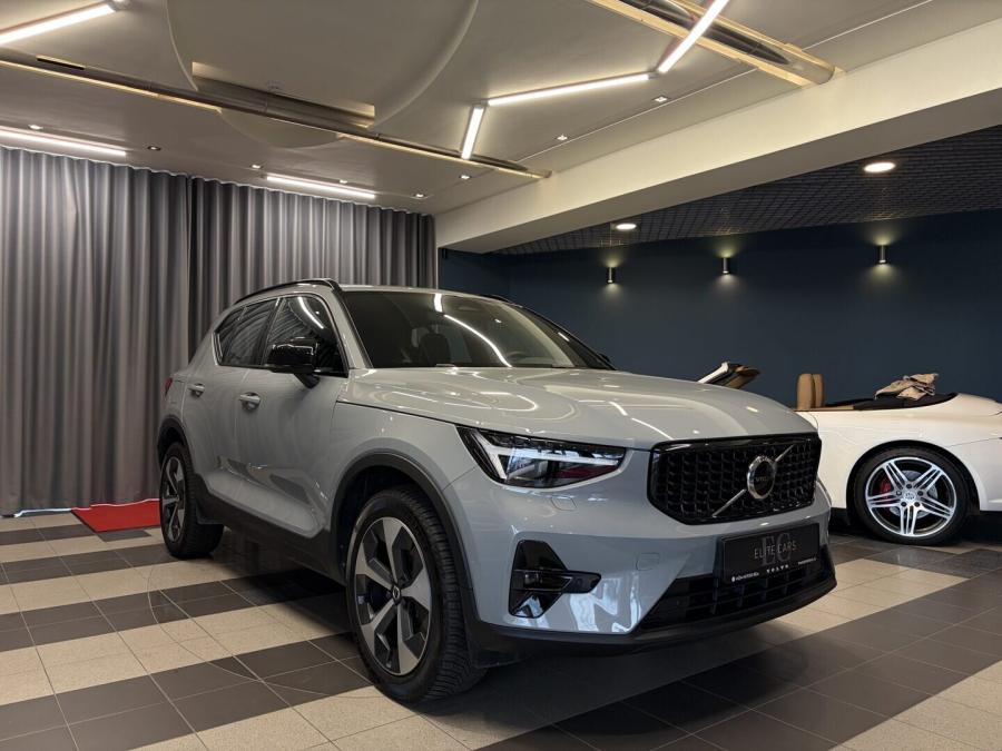 Grey Volvo XC40 2023 in Marupe, with an engine capacity of 2.00 L and mileage of 40 thousand km for 33950 €, photo 3 on AUTOMOTO.COM.LV