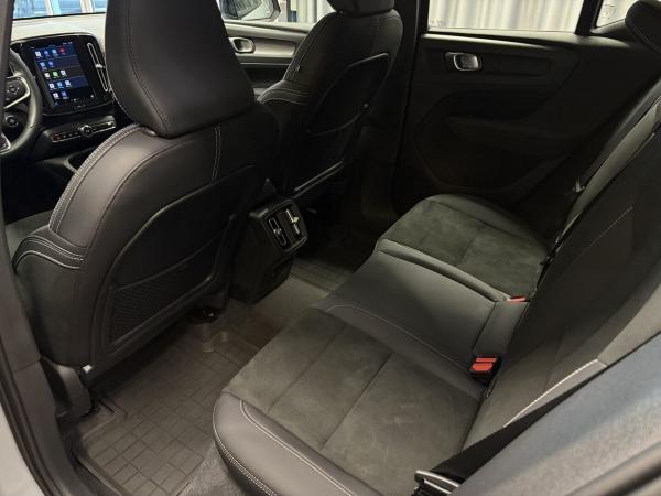 Grey Volvo XC40 2023 in Marupe, with an engine capacity of 2.00 L and mileage of 40 thousand km for 33950 €, photo 10 on AUTOMOTO.COM.LV