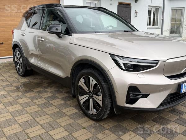 Pelēks Volvo XC40 2024 Rīga, ar dzinēja tilpumu 2.00 L un nobraukumu 35 tūkst. km par 38000 €, foto 4 vietnē AUTOMOTO.COM.LV