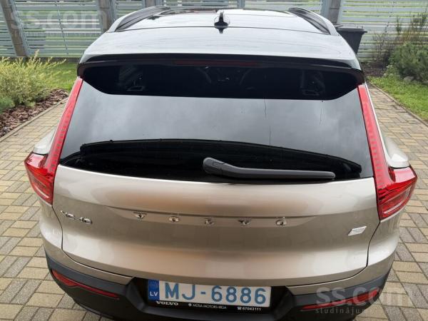 Pelēks Volvo XC40 2024 Rīga, ar dzinēja tilpumu 2.00 L un nobraukumu 35 tūkst. km par 38000 €, foto 5 vietnē AUTOMOTO.COM.LV
