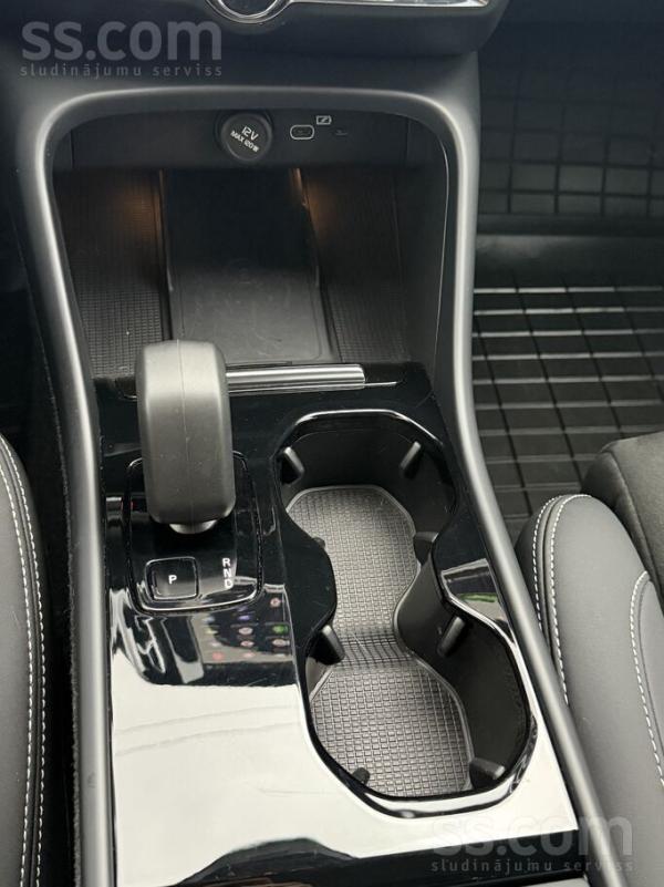 Pelēks Volvo XC40 2024 Rīga, ar dzinēja tilpumu 2.00 L un nobraukumu 35 tūkst. km par 38000 €, foto 10 vietnē AUTOMOTO.COM.LV