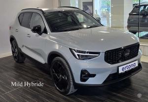 Pelēks Volvo XC40 2025 Šauļi, ar dzinēja tilpumu 1.97 L un nobraukumu 16 tūkst. km par 32400 €, foto  vietnē AUTOMOTO.COM.LV