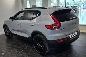 Pelēks Volvo XC40 2025 Šauļi, ar dzinēja tilpumu 1.97 L un nobraukumu 16 tūkst. km par 32400 €, foto 4 vietnē AUTOMOTO.COM.LV
