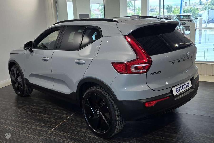Pelēks Volvo XC40 2025 Šauļi, ar dzinēja tilpumu 1.97 L un nobraukumu 16 tūkst. km par 32400 €, foto 4 vietnē AUTOMOTO.COM.LV