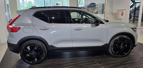 Pelēks Volvo XC40 2025 Šauļi, ar dzinēja tilpumu 1.97 L un nobraukumu 16 tūkst. km par 32400 €, foto 5 vietnē AUTOMOTO.COM.LV