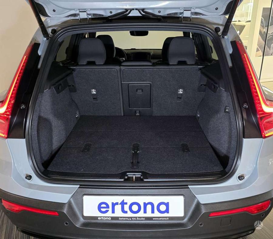 Pelēks Volvo XC40 2025 Šauļi, ar dzinēja tilpumu 1.97 L un nobraukumu 16 tūkst. km par 32400 €, foto 10 vietnē AUTOMOTO.COM.LV