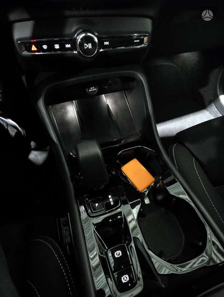 Pelēks Volvo XC40 2025 Šauļi, ar dzinēja tilpumu 1.97 L un nobraukumu 16 tūkst. km par 32400 €, foto 15 vietnē AUTOMOTO.COM.LV