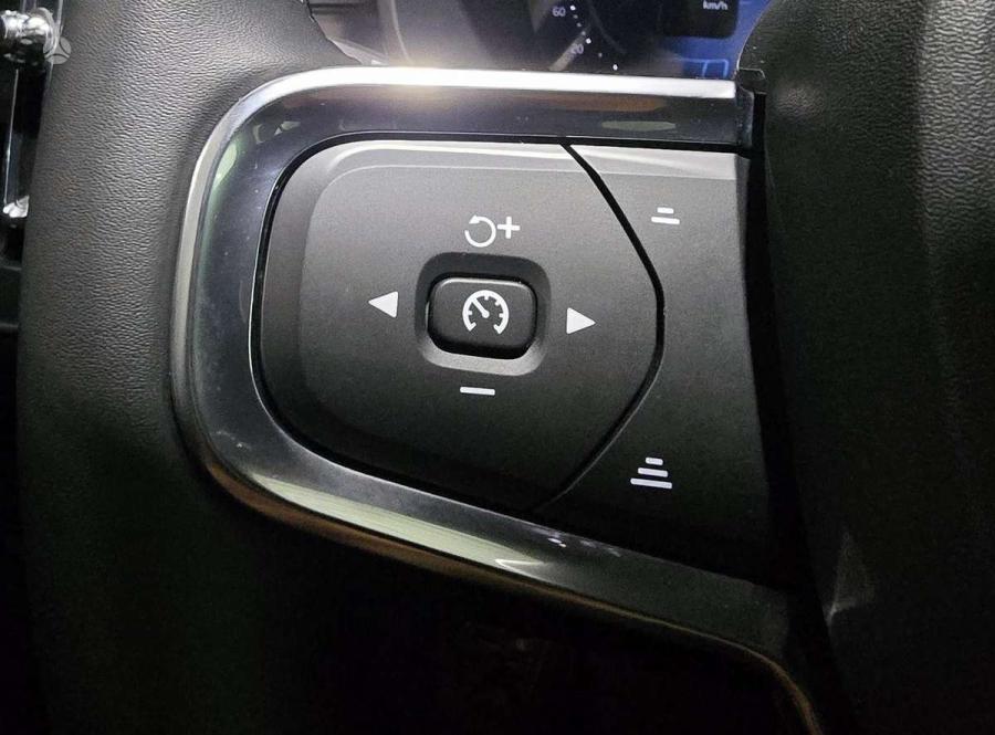 Pelēks Volvo XC40 2025 Šauļi, ar dzinēja tilpumu 1.97 L un nobraukumu 16 tūkst. km par 32400 €, foto 16 vietnē AUTOMOTO.COM.LV